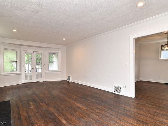 1012 Helmsdale Rd, Cleveland Heights, OH 44112 | MLS #5059057 | Zillow