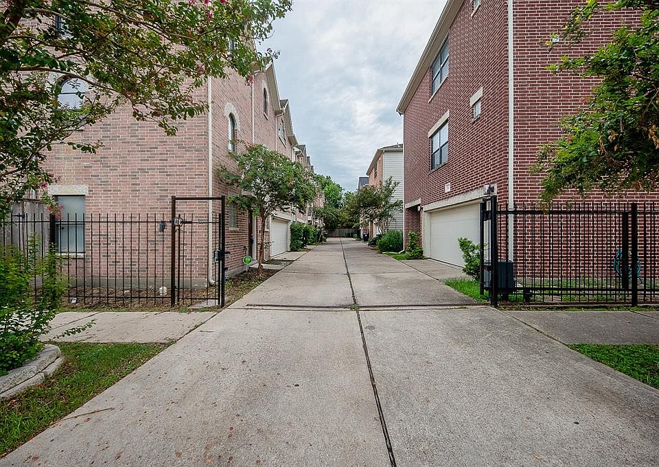 5907 Petty St, Houston, TX 77007 | Zillow