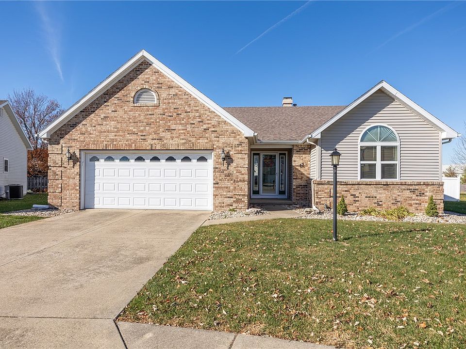 12 Copperfield Ln, Charleston, IL 61920 | Zillow
