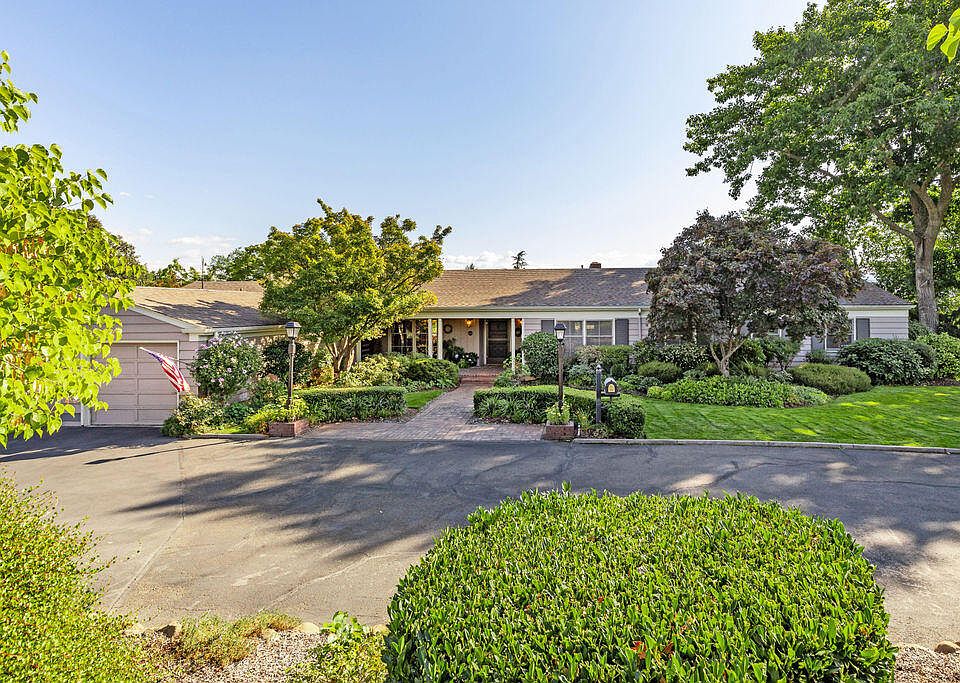 2940 Hillcrest Rd, Medford, OR 97504 | Zillow