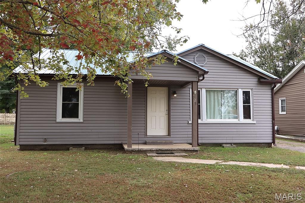 725 W Bain St, Dexter, MO 63841 | MLS #25072464 | Zillow