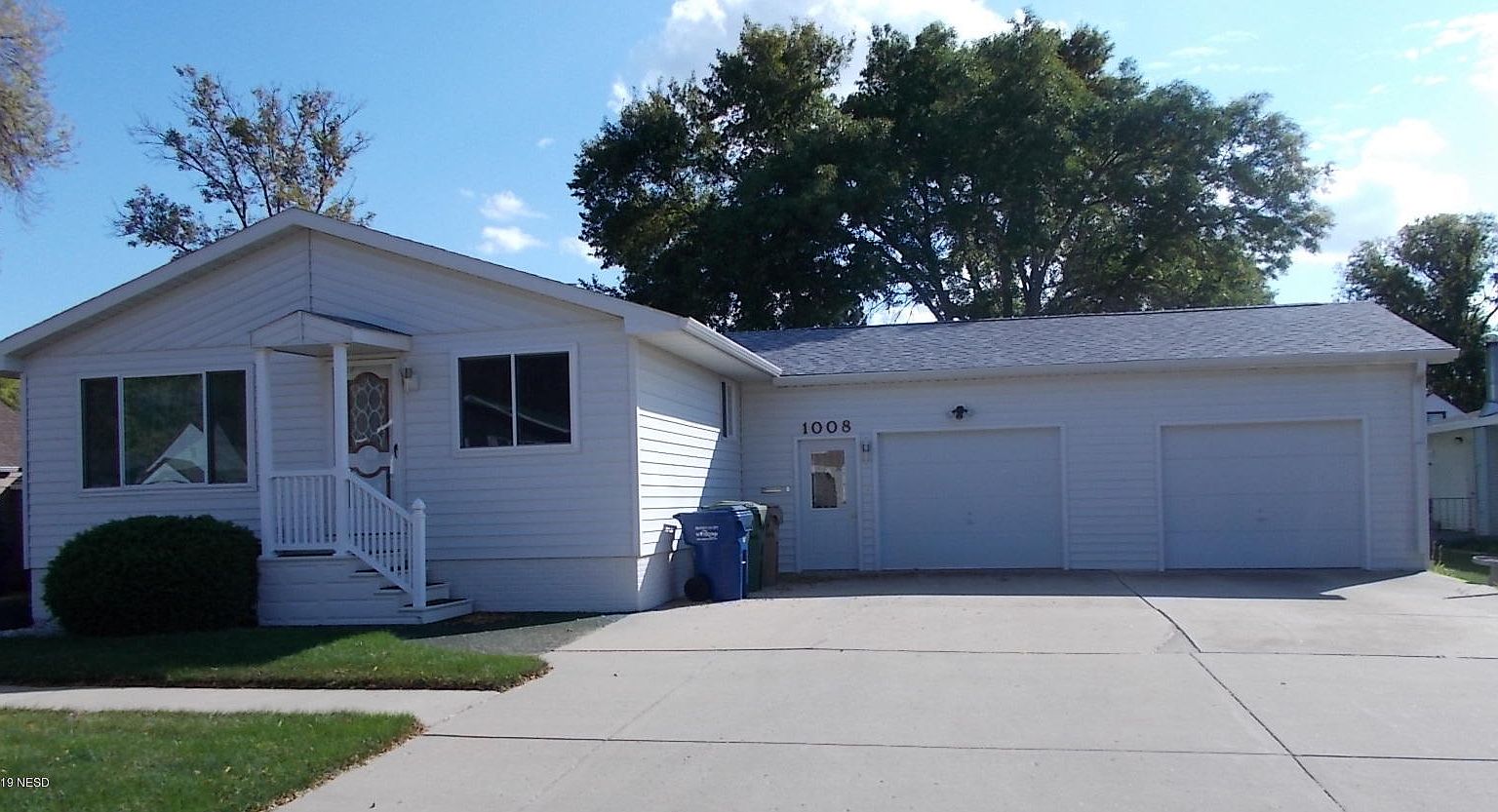 1008 4th Ave SE, Watertown, SD 57201 | Zillow