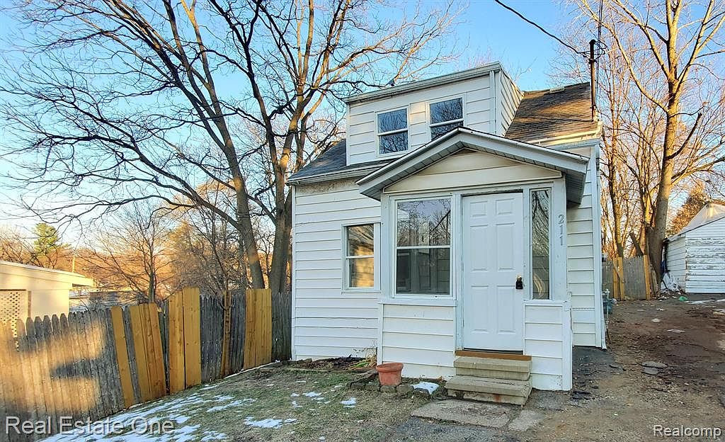 211 E Hodge Ave, Lansing, MI 48910 | MLS #20230010728 | Zillow