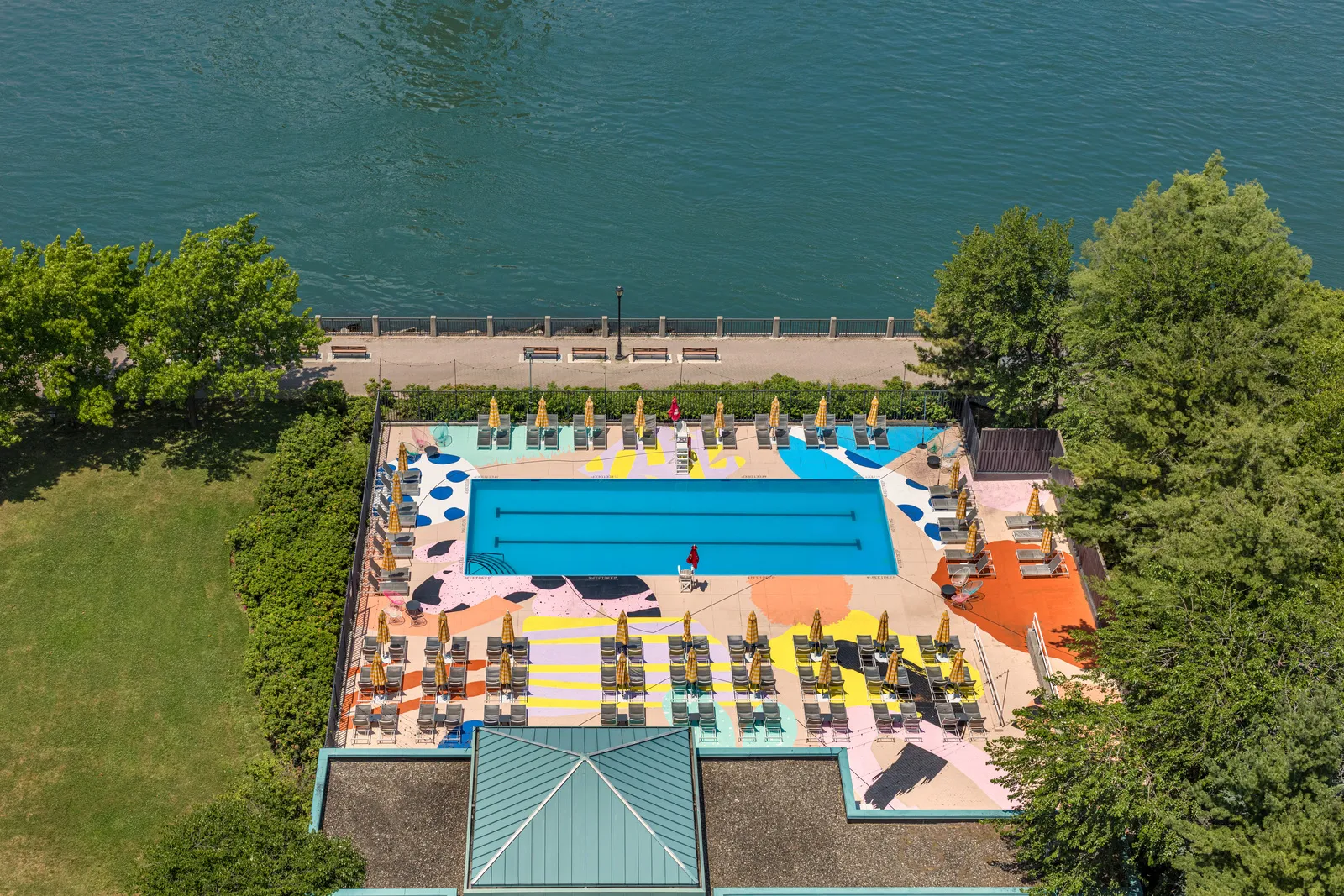 Manhattan Park at 10 River Road in Roosevelt Island : Sales, Rentals ...
