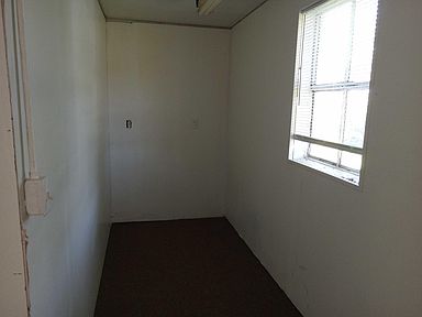 5653 Dixie Hwy, Saginaw, MI 48601 | Zillow