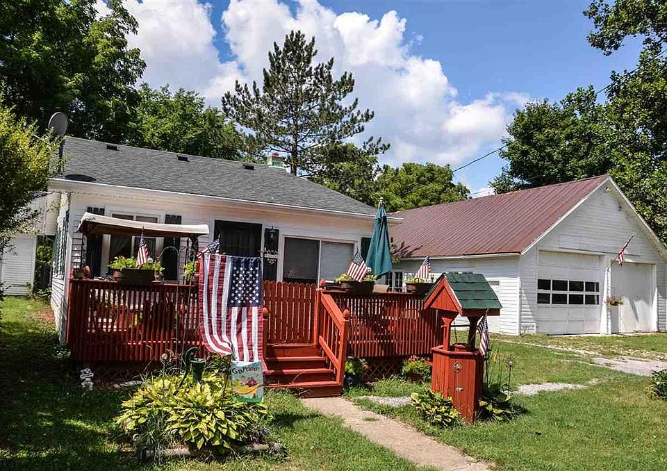 210 S Main St, Munith, MI 49259 | Zillow