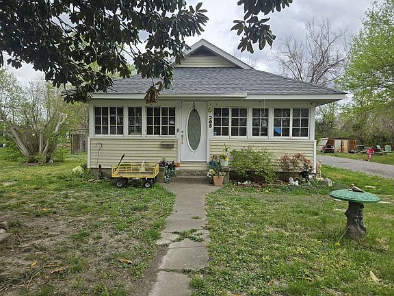 208 W Bryan St, Herrin, IL 62948 | MLS #12621979 | Zillow