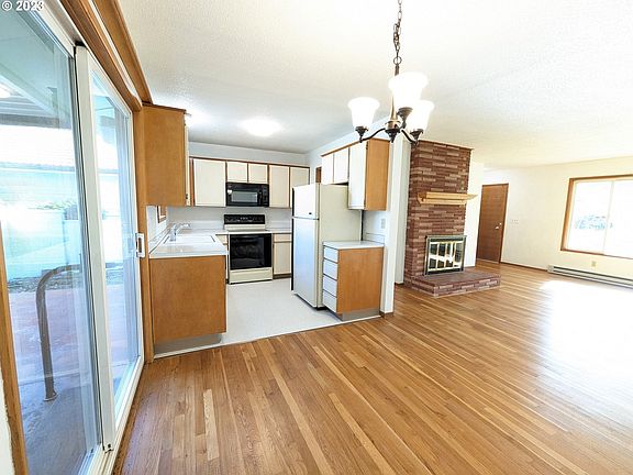 12355 SE Main St, Portland, OR 97233 | MLS #23591675 | Zillow