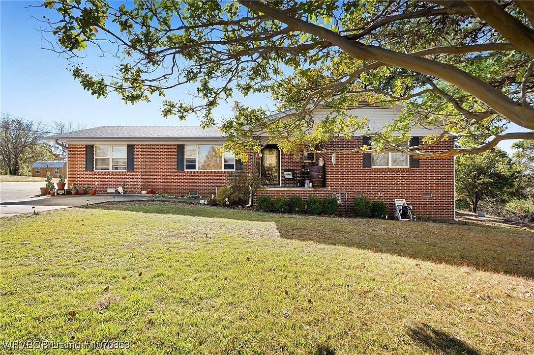 639 Oklahoma Ave, Arkoma, OK 74901 | MLS #1076353 | Zillow