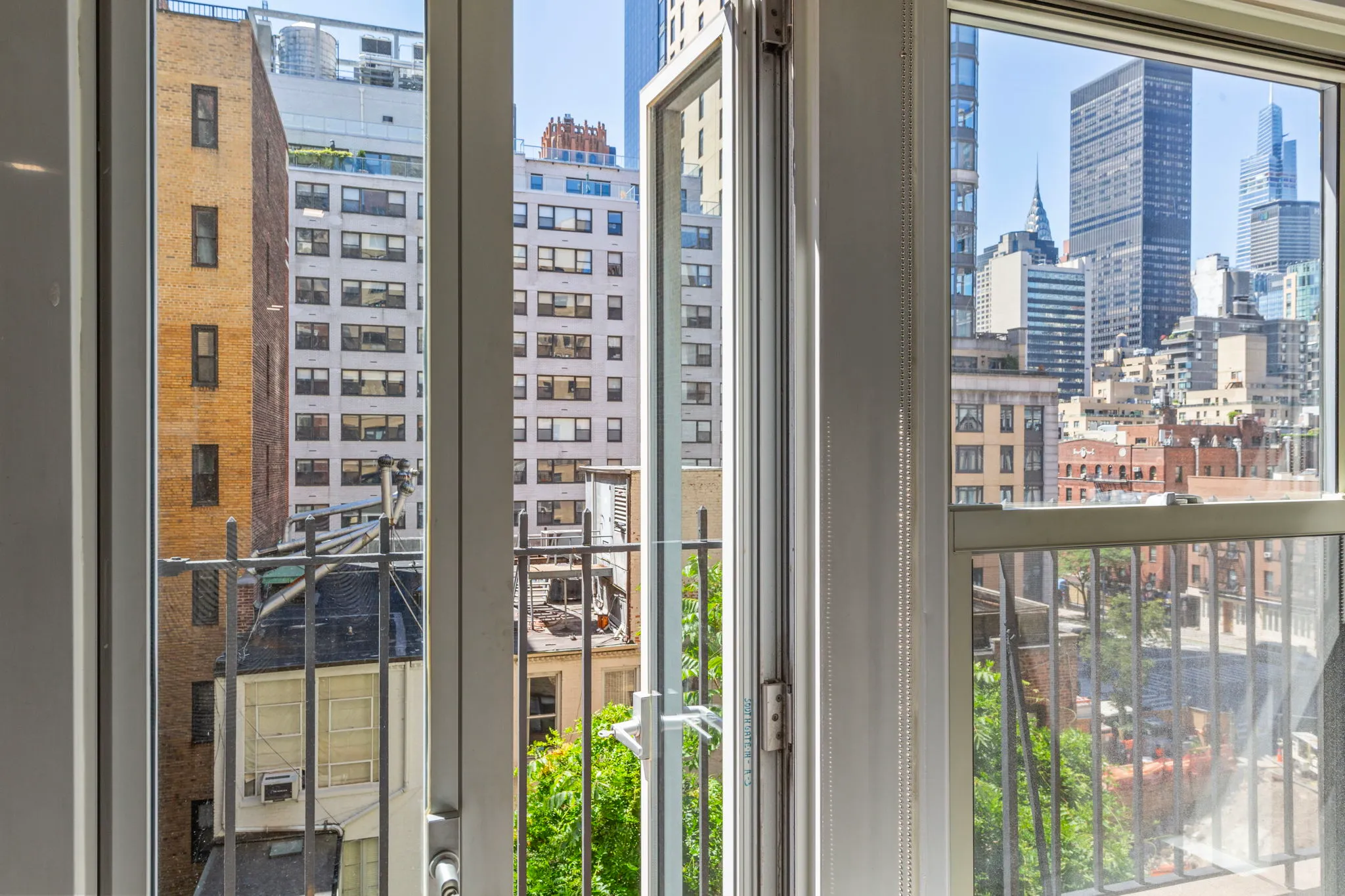 400 East 52nd Street #7J in Beekman, Manhattan | StreetEasy