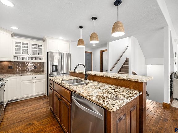 6014 Marrs Beach Ln, Madison, SD 57042 | MLS #22505029 | Zillow