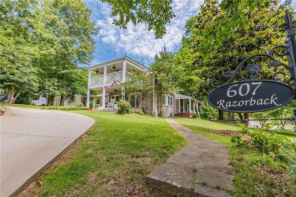 607 N Razorback Rd, Fayetteville, AR 72701 | Zillow