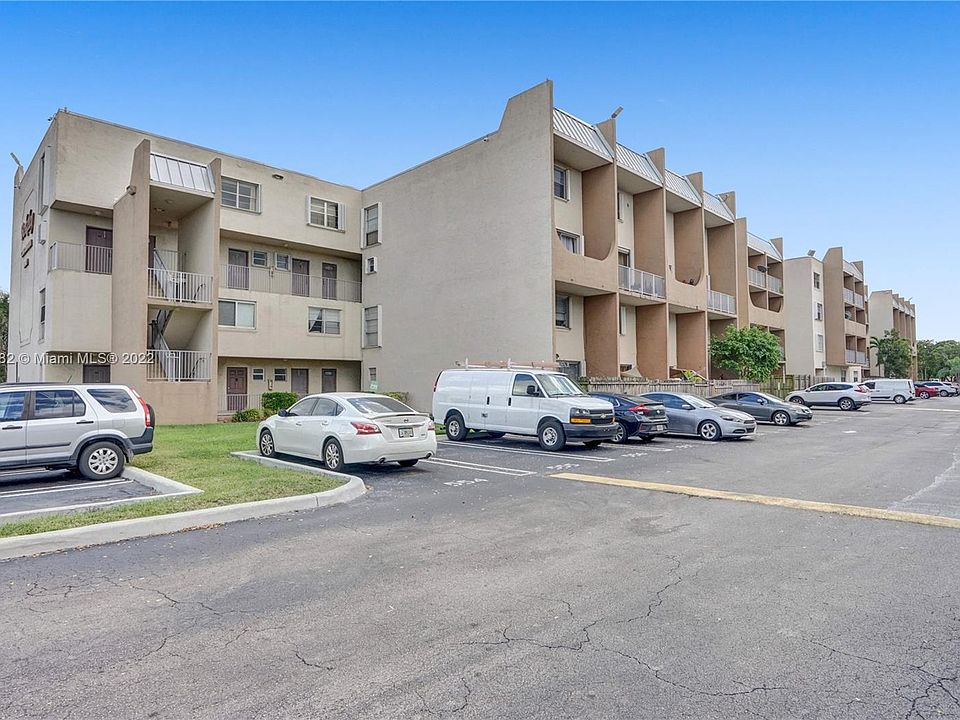 10900 SW 104th St APT 105, Miami, FL 33176 | Zillow