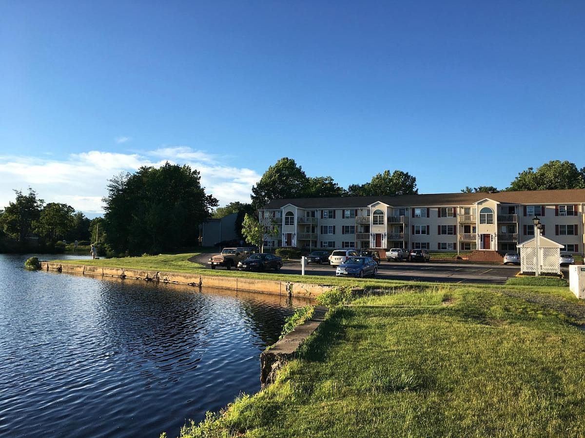 16 Mill St APT 4, Springvale, ME 04083 | Zillow