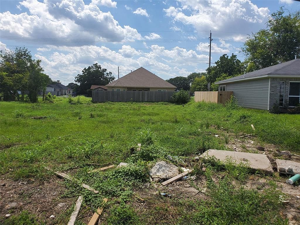 8218A Corinth St, Houston, TX 77051 | Zillow