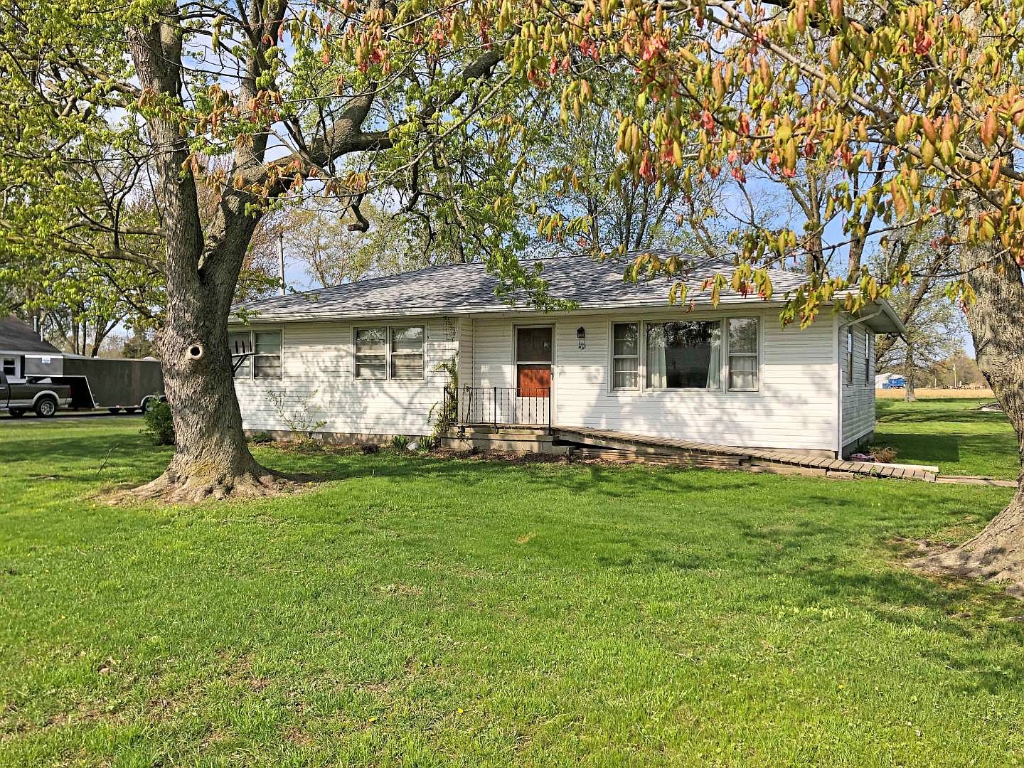 110 N Watkins St, Cisne, IL 62823 | Zillow
