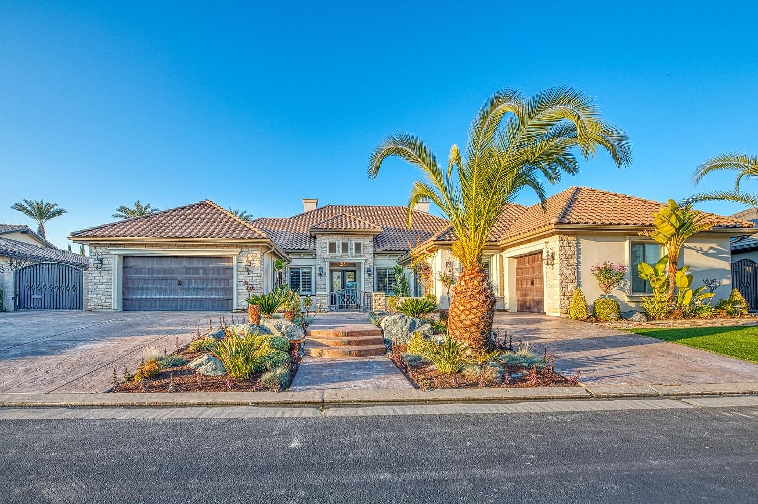 2110 E Kings Court Way, Fresno, CA 93730 | Zillow