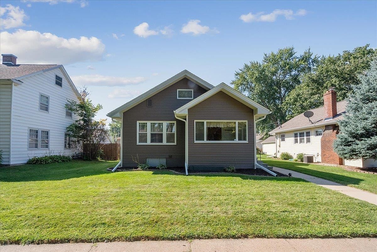 607 Home Park Blvd, Waterloo, IA 50701 | Zillow