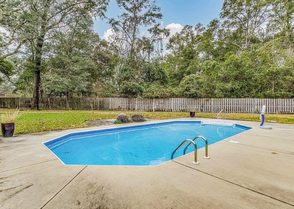 766 Lake Ridge Ln, Pensacola, FL 32514 | Zillow
