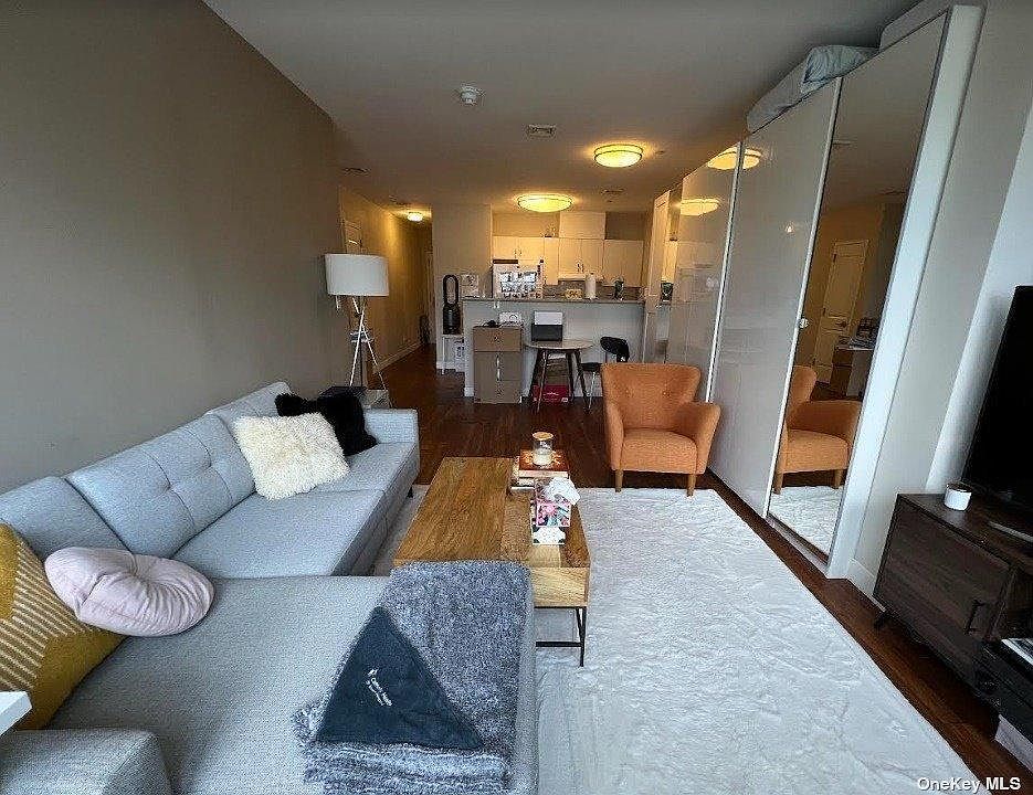 425 New York Ave Apt 3 5 Huntington Ny 11743 Zillow 4813