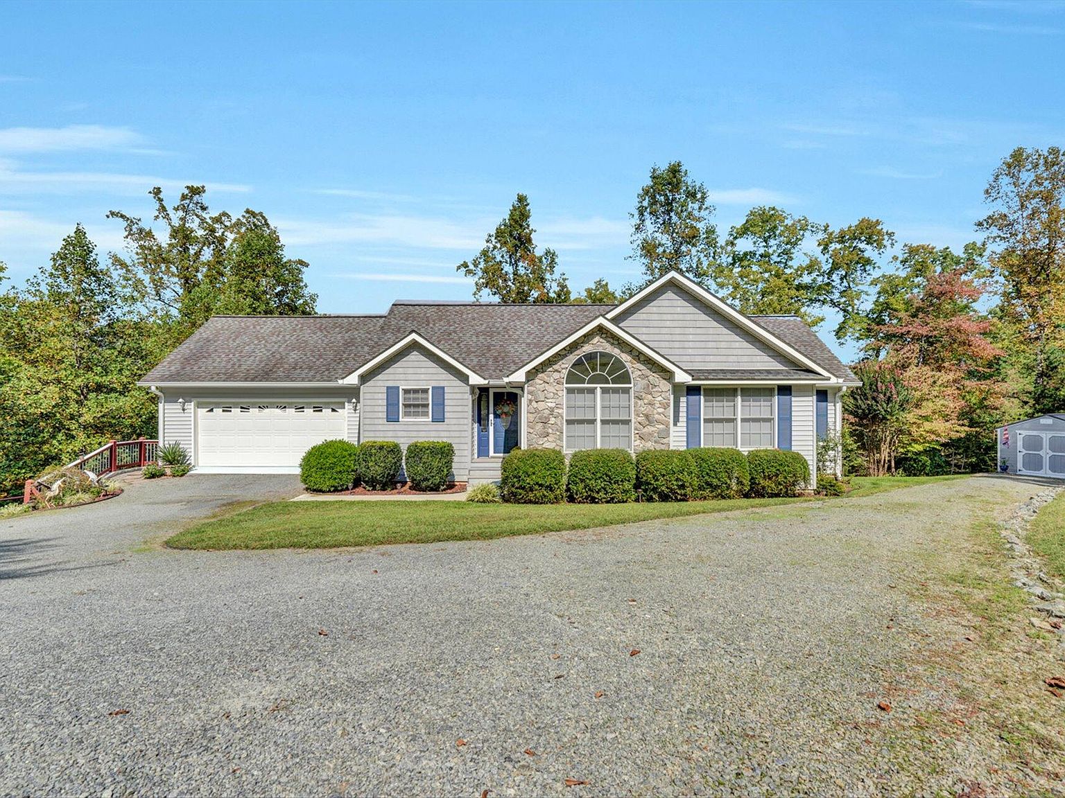 2085 Lakewood Forest Rd, Moneta, VA 24121 | MLS #901951 | Zillow