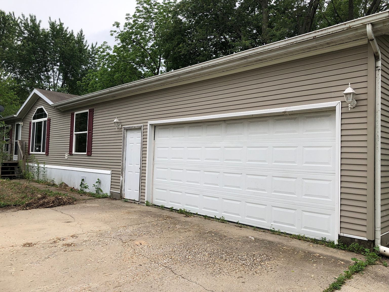 409 Lucinda St, Perry, IA 50220 | Zillow