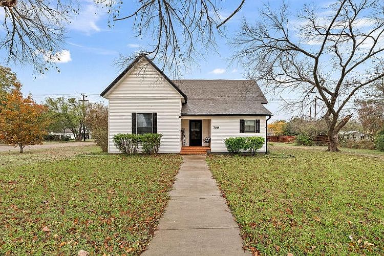 700 S Adams St, Mc Gregor, TX 76657 | Zillow