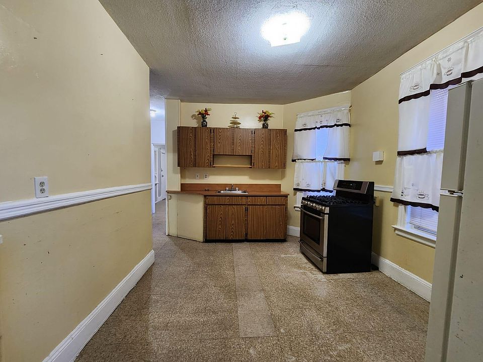 267-271 Wethersfield Ave #3, Hartford, CT 06114 | Zillow