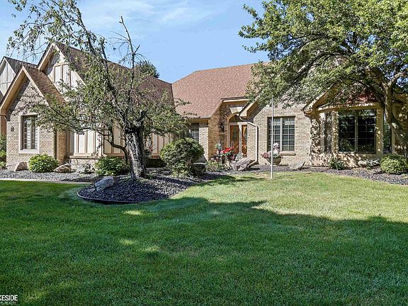 52941 Royal Forest Dr, Shelby Township, MI 48315 | Zillow