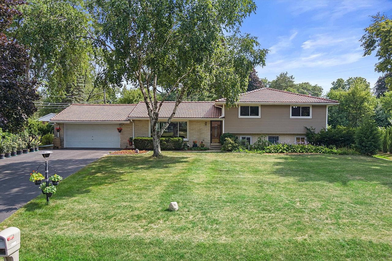 13065 Wembley CIRCLE UNIT Lower, Brookfield, WI 53005 | Zillow