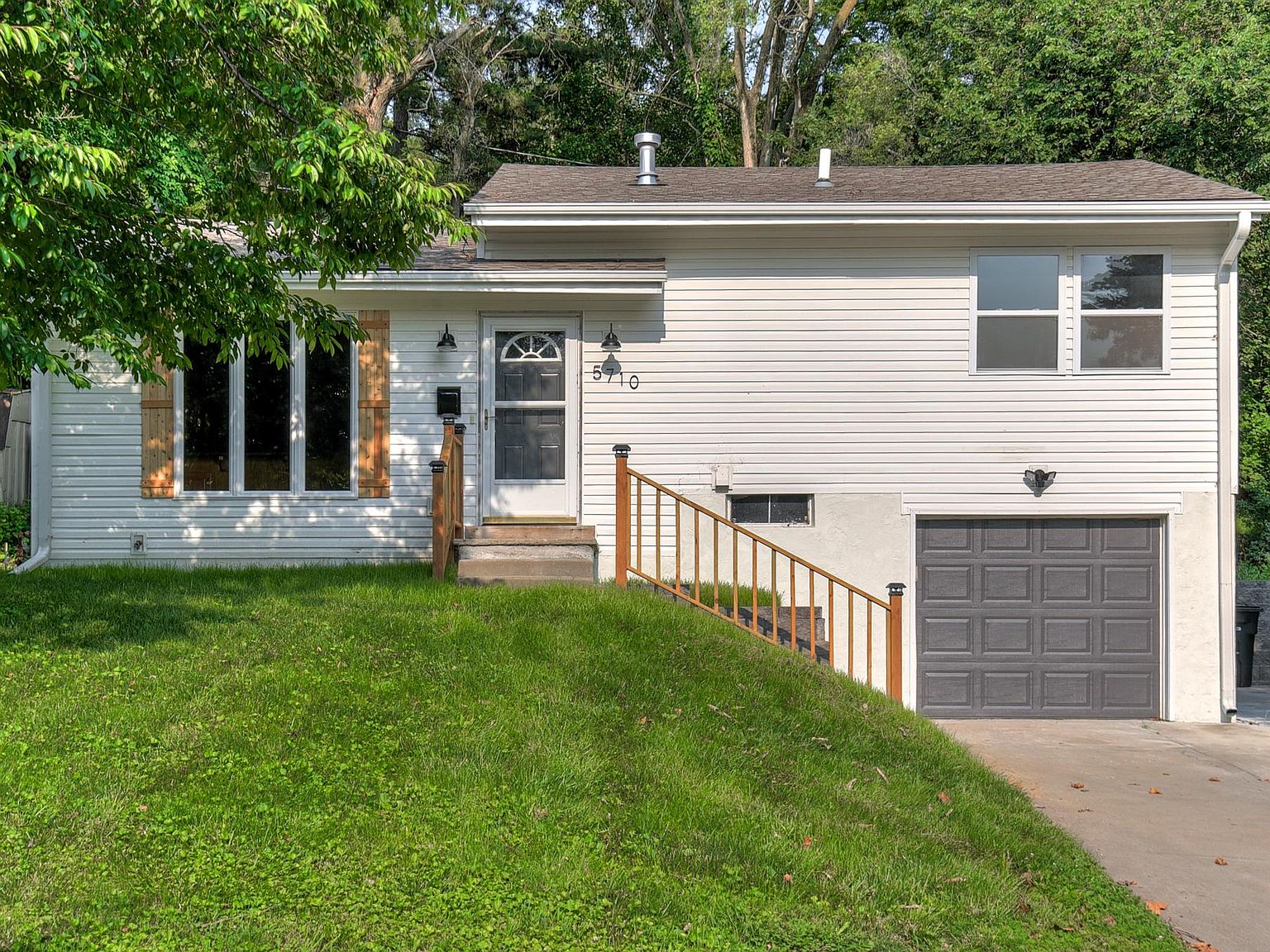 5710 N 68th St, Omaha, NE 68104 | Zillow