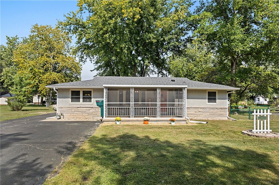 40 Corman Ct, Decatur, IL 62521 | Zillow