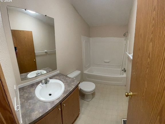 19920 Granite Dr #211, Bend, OR 97702 | MLS #24519214 | Zillow