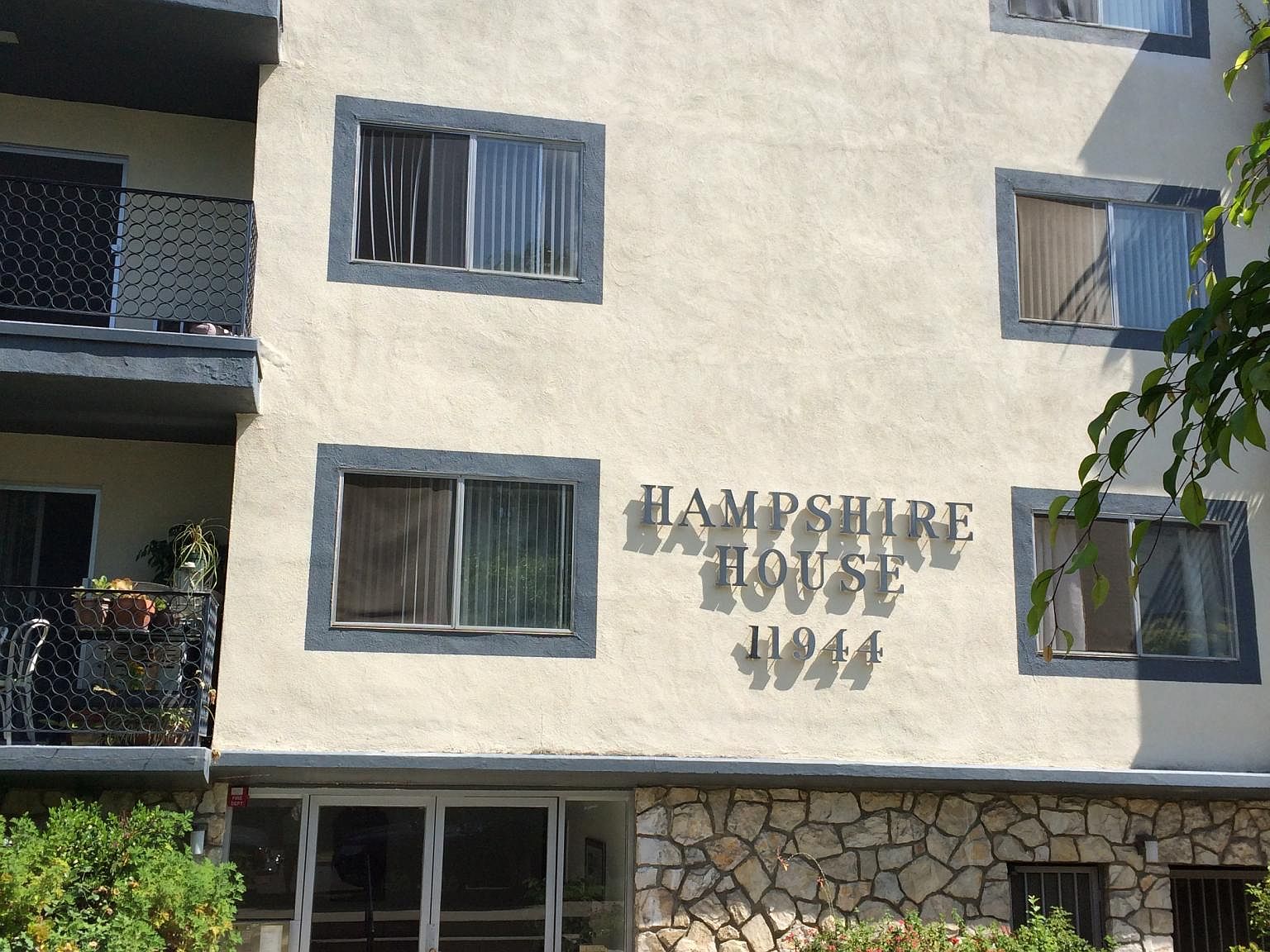 11944 Mayfield Ave APT 206, Los Angeles, CA 90049 | Zillow