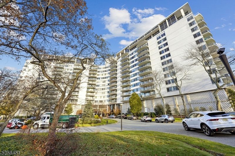 1 Claridge Dr UNIT 808, Verona, NJ 07044 | Zillow