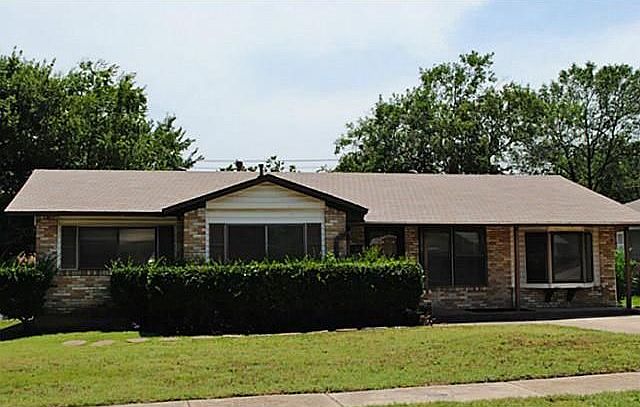 4642 Baystone Dr, Dallas, TX 75211 | Zillow