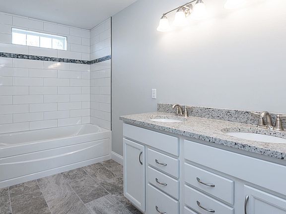 12 Robin Way UNIT 5, Chester, NH 03036 | MLS #4941606 | Zillow