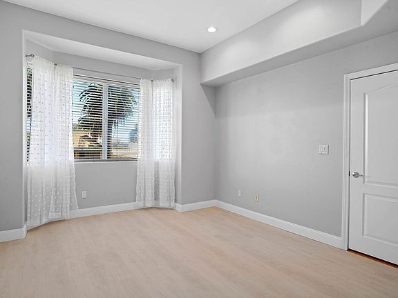 11961 Montana Ave APT 304, Los Angeles, CA 90049 | Zillow
