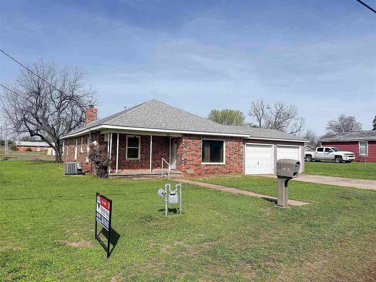 421 S 3rd St, Cyril, OK 73029 | Zillow