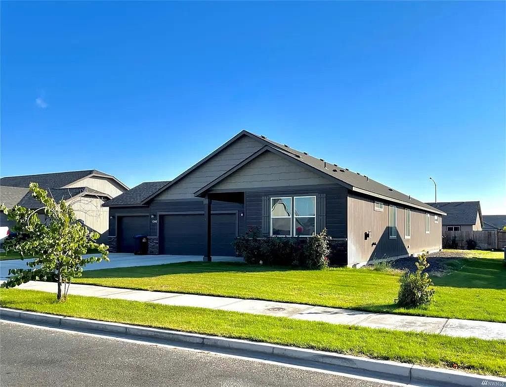 1345 E Landon St, Moses Lake, WA 98837 | Zillow