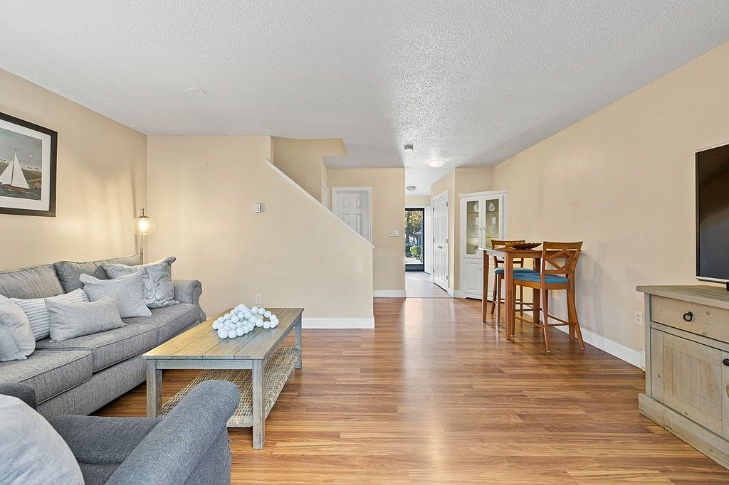 15 Roundhouse Rd #15, Buzzards Bay, MA 02532 | Zillow