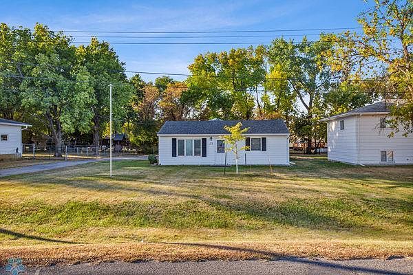 215 Main St, Sabin, MN 56580 | Zillow