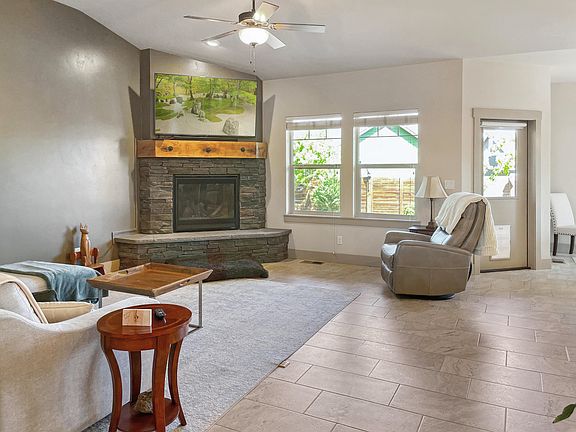 323 NW Saddle Ridge Loop, Prineville, OR 97754 | MLS #220200139 | Zillow