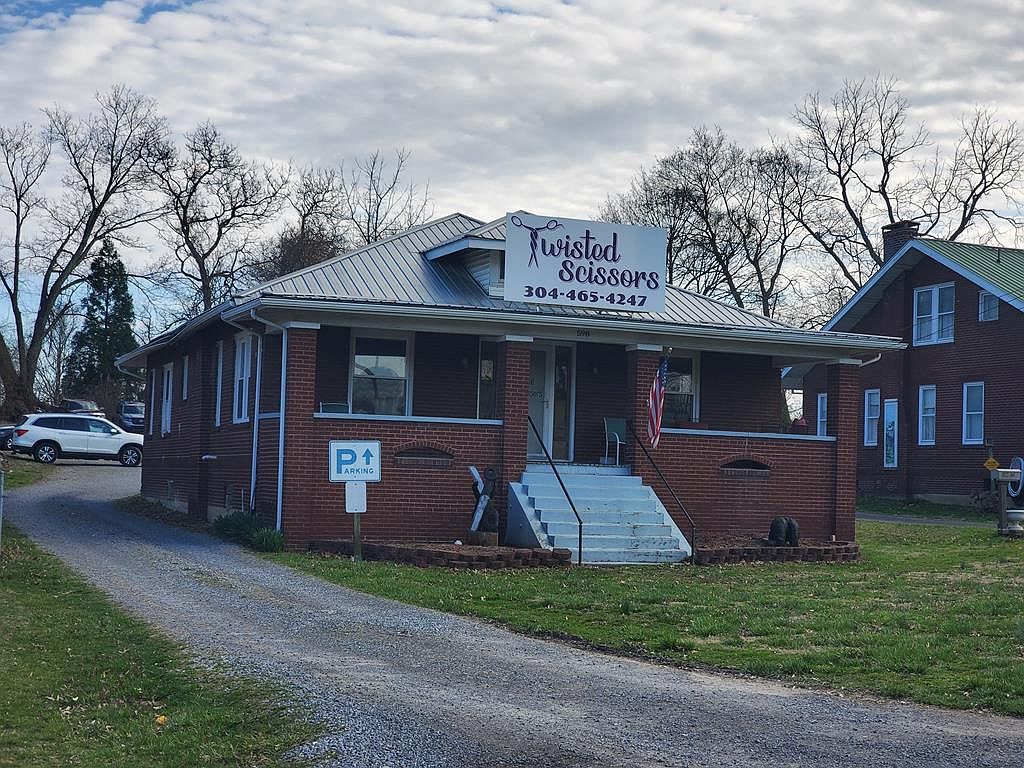 598 Main St E, Oak Hill, WV 25901 | Zillow