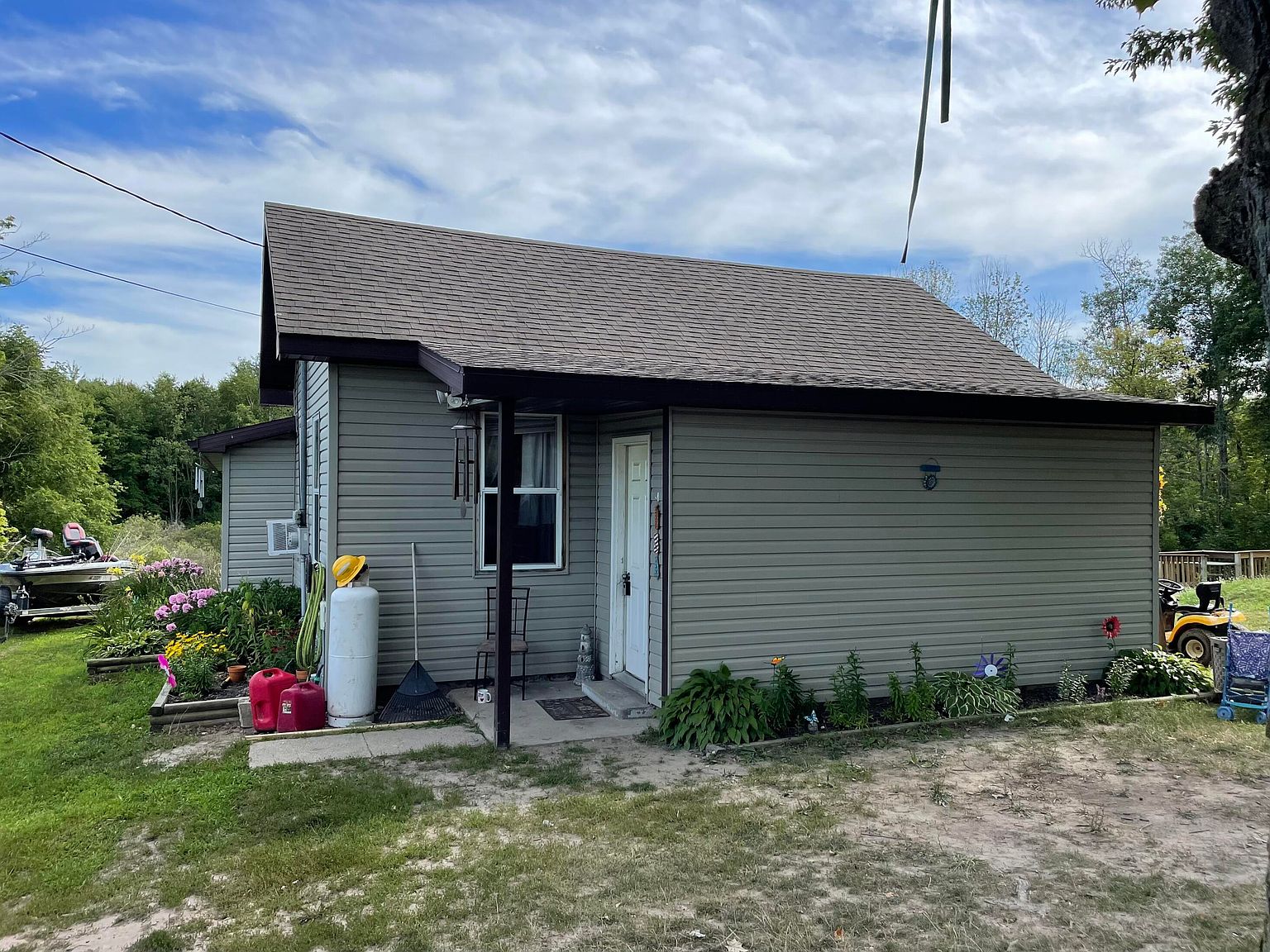 517 W Fenwick Rd, Fenwick, MI 48834 | Zillow