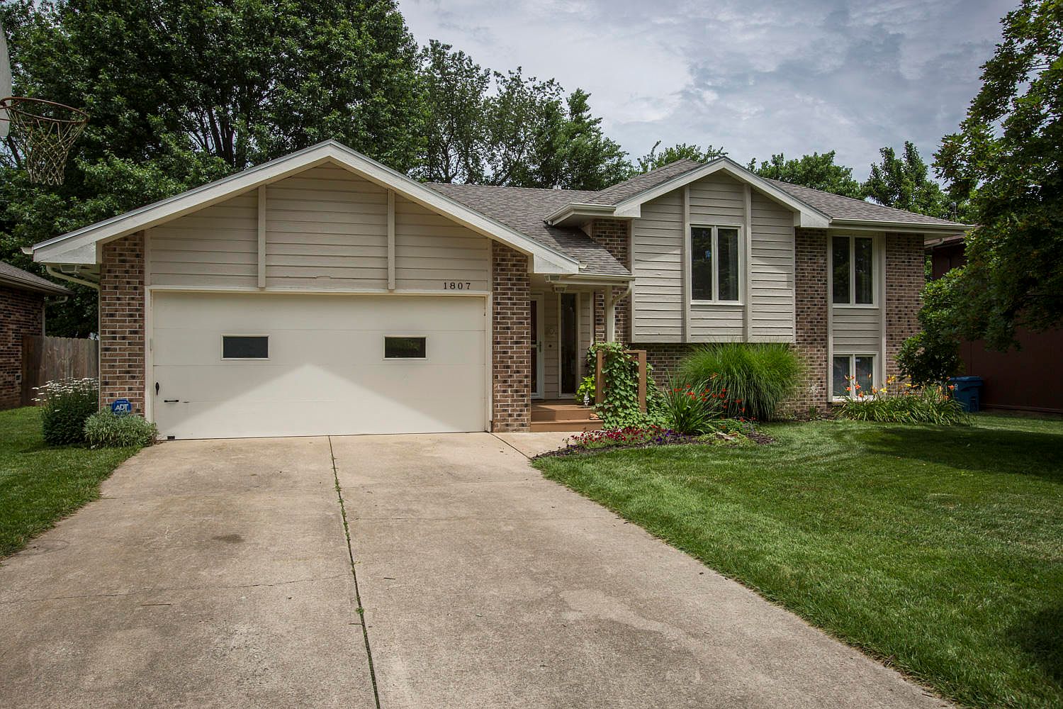 1807 W Primrose St, Springfield, MO 65807 | Zillow