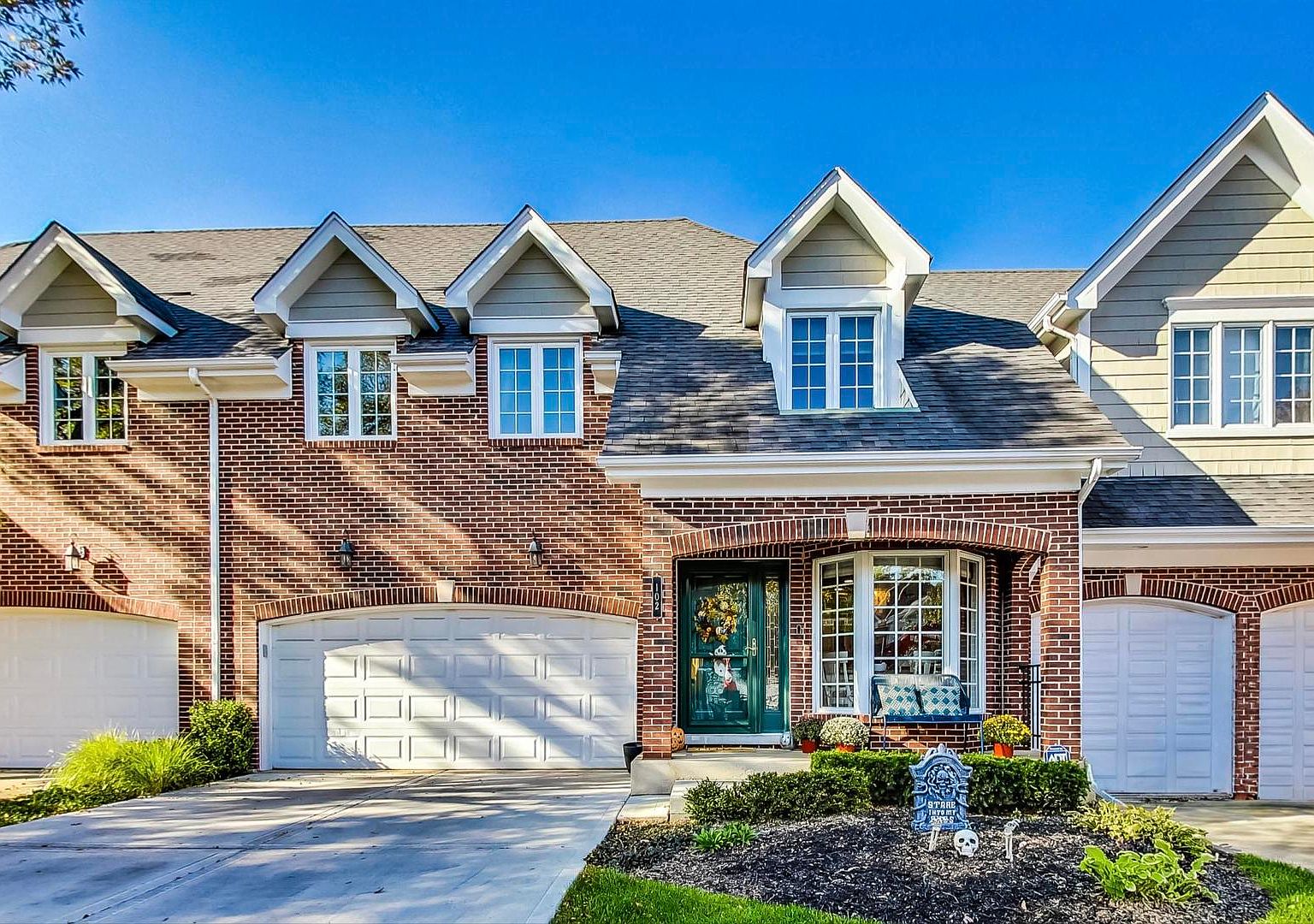 102 E Knighton Pl, Elmhurst, IL 60126 | Zillow