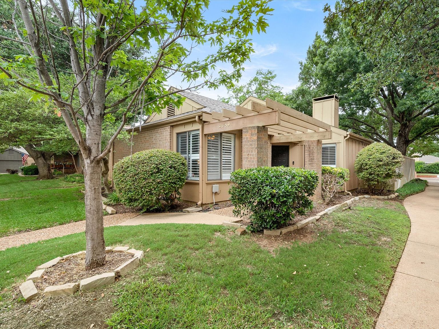 4439 Rosser Sq, Dallas, TX 75244 | Zillow