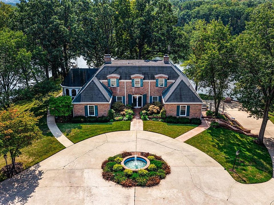 18994 Country Club Ln, Carlinville, IL 62626 | MLS #23062338 | Zillow