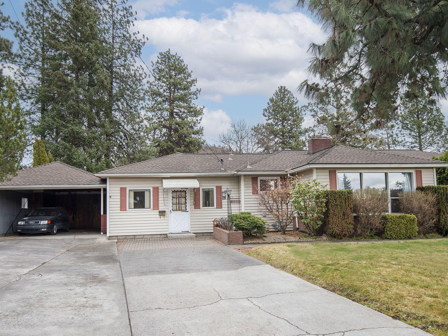 1060 NE 9th St, Bend, OR 97701 | Zillow